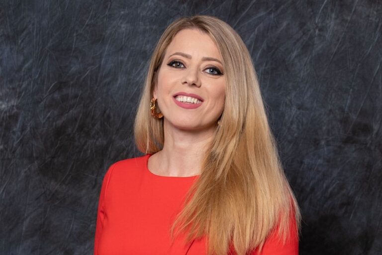 Ioana Nicolaie, scriitoare: „A fost șocant să realizez că educația se ...